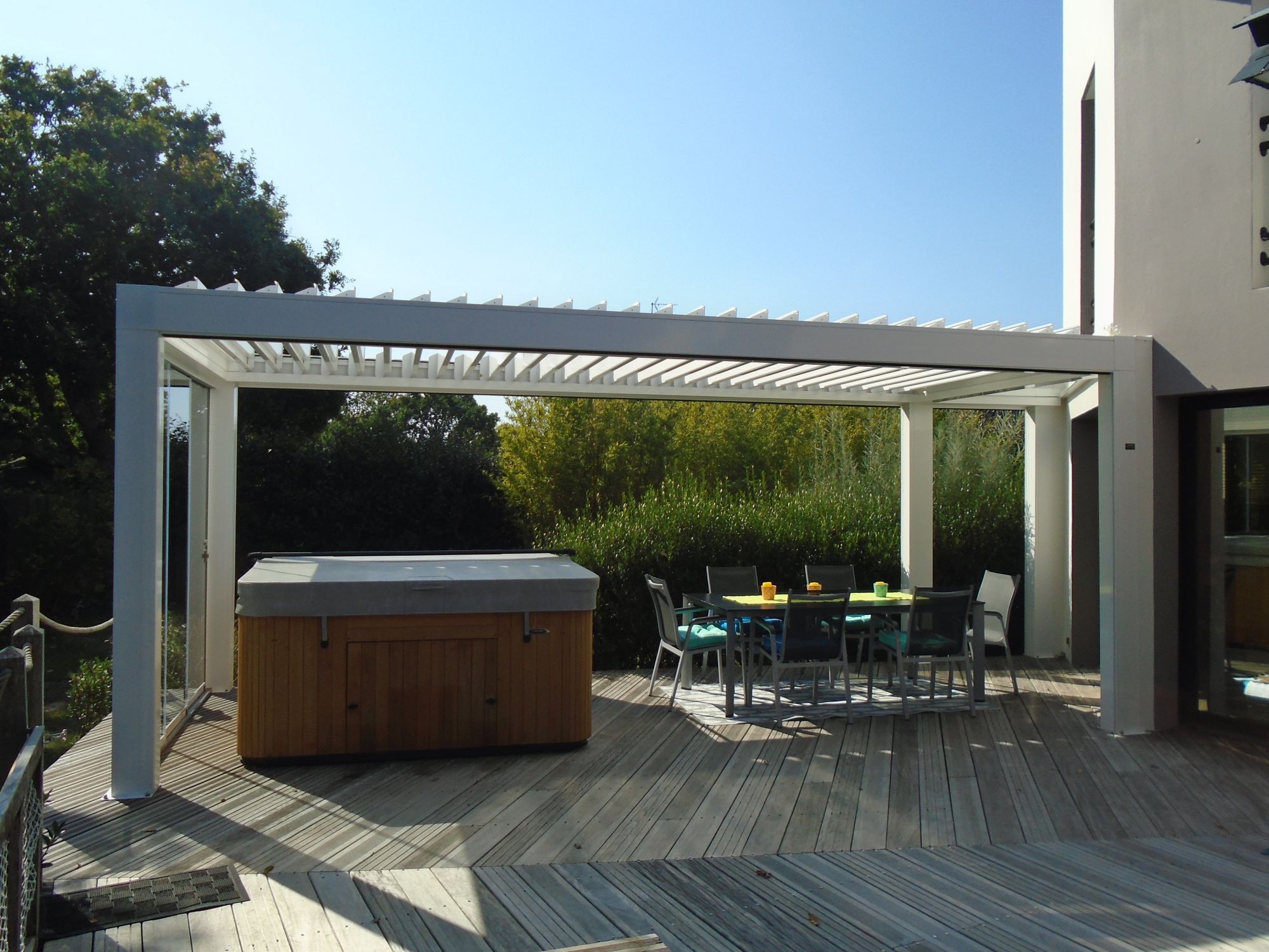 Nos réalisations : pose de pergola bioclimatique en Finistère